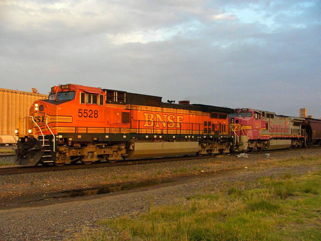 BNSF 5528